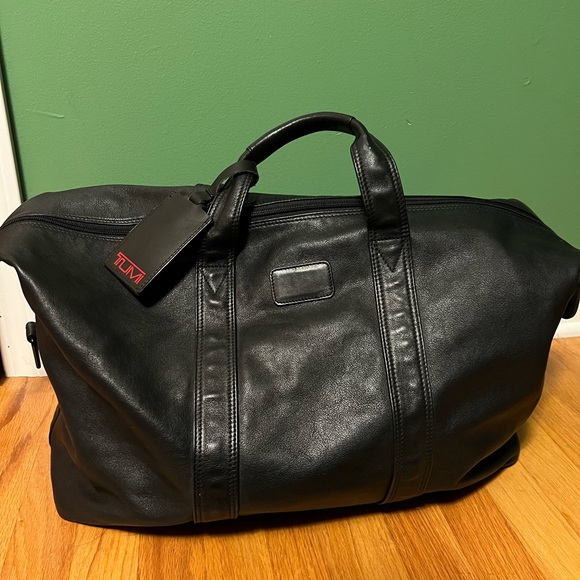 Tumi | Bags | Tumi Weekender Overnight Bag Black Leather Tote Travel ...